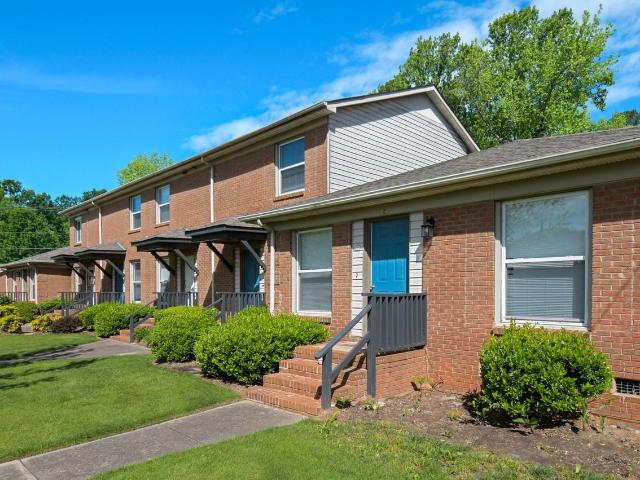 Well Appointed Apartments in a Vibrant East Charlotte Neighborhood with Renovated Units Available 1 Bedroom Apartment for Rent at 1951 Milton Rd, Charlotte, NC 28215 Oak Forest