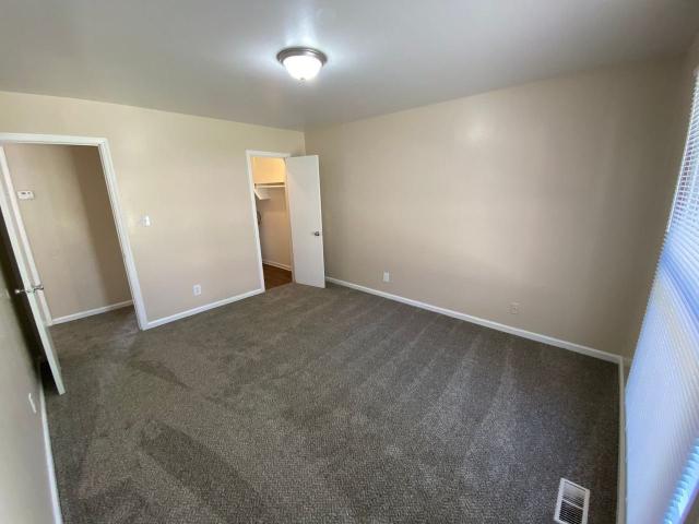 Well Appointed Apartments in a Vibrant East Charlotte Neighborhood with Renovated Units Available 2 Bedroom Apartment for Rent at 1951 Milton Rd, Charlotte, NC 28215 Oak Forest
