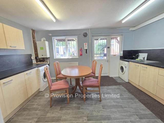 Well Close Rise, City Centre LS7 4 bed townhouse to rent £1,594 pcm £368 pw