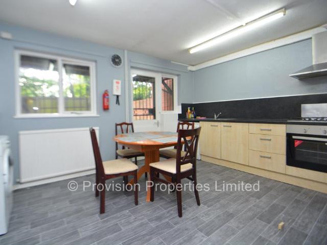 Well Close Rise, City Centre LS7 4 bed townhouse to rent £1,594 pcm £368 pw