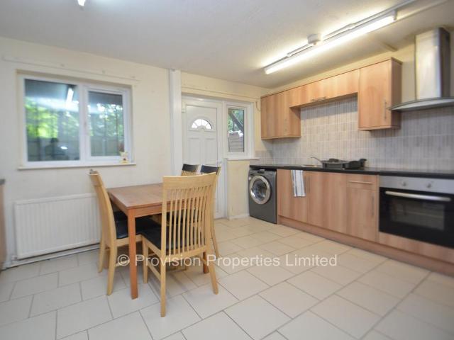 Well Close Rise, City Centre LS2 4 bed townhouse to rent £1,594 pcm £368 pw