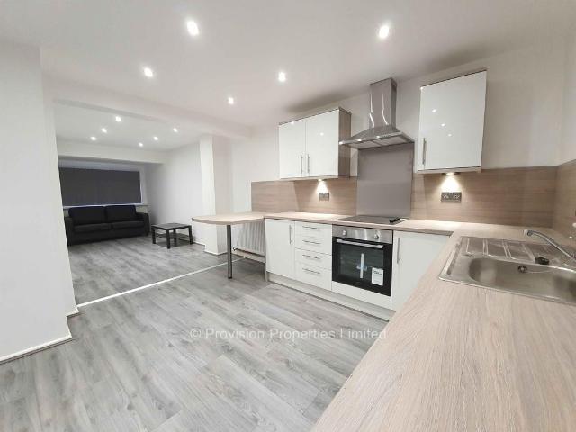 Well Close Rise, City Centre LS2 4 bed townhouse to rent £1,906 pcm £440 pw