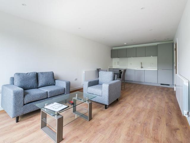 Well Farm Road, Whyteleafe CR3, 1 bed flat to rent, £1,400 pcm | PrimeLocation