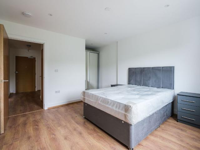 Well Farm Road, Whyteleafe CR3, 1 bed flat to rent, £1,300 pcm | PrimeLocation
