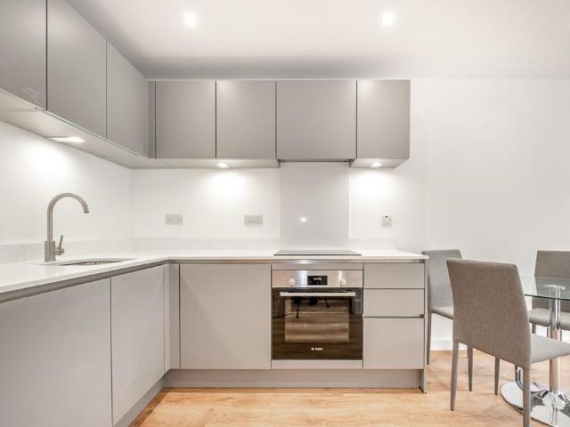 Well Farm Road Whyteleafe CR3 1 bed flat to rent £1,350 pcm £312 pw