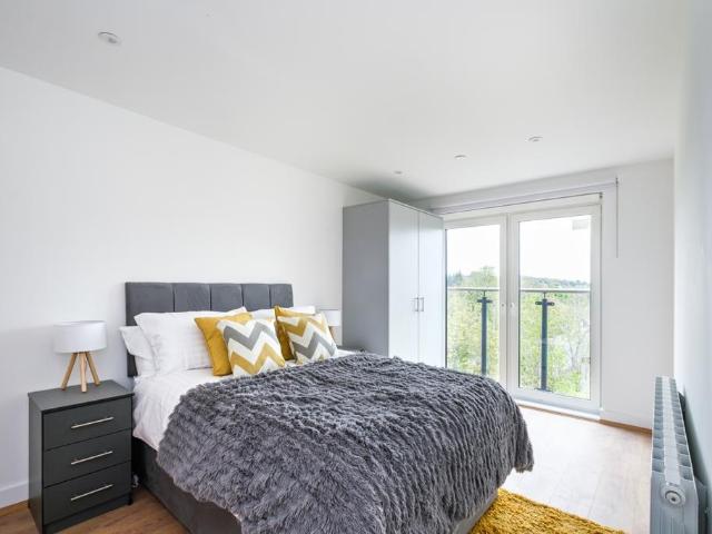 Well Farm Road Whyteleafe CR3 2 bed apartment to rent £1,860 pcm £429 pw
