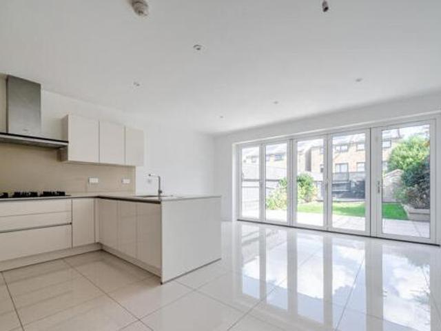Well Grove, Whetstone, 4 Bedroom Semi detached