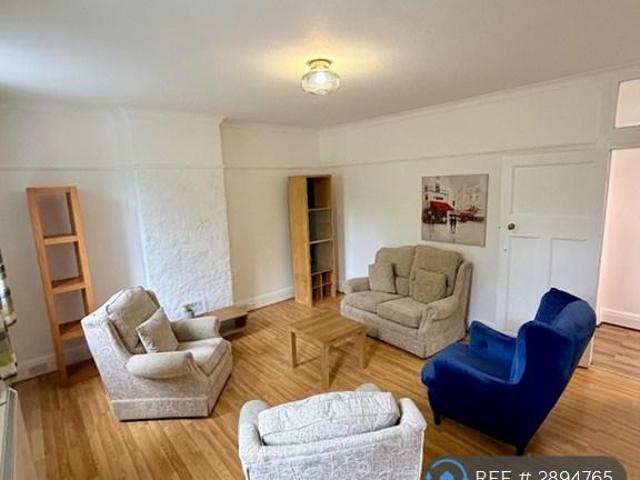 Well Hall Road, Eltham, SE9 3 bed flat to rent £2,200 pcm £508 pw