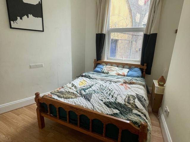 Well located 2 bed near transport links