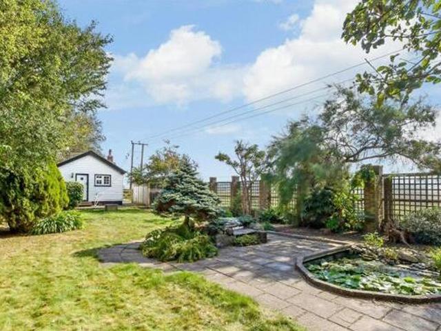 Well Penn Road, Cliffe, 2 Bedroom Detached