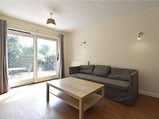 Well presented 4 bedroom townhouse situated just off Hills Road within walking distance of the Railway Station and Addenbrookes Hospital. Integral garage and driveway parking. GCH. Furnished
