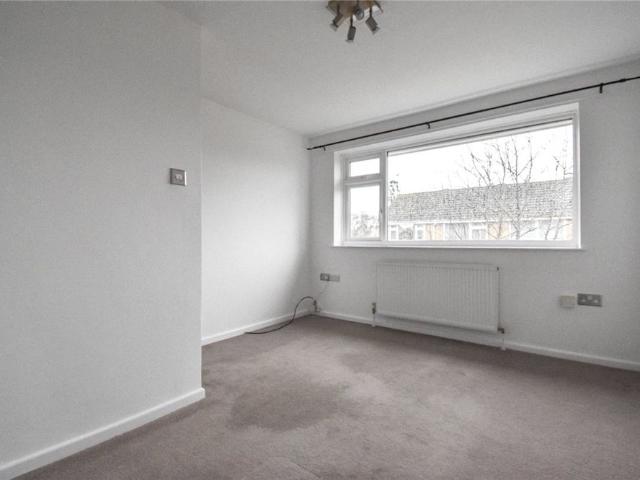 Well presented 1 bedroom terrace house in Cambridge within walking distance of the Railway Station and City centre. Garden with shed for storage. Allocated Parking. GCH. Unfurnished