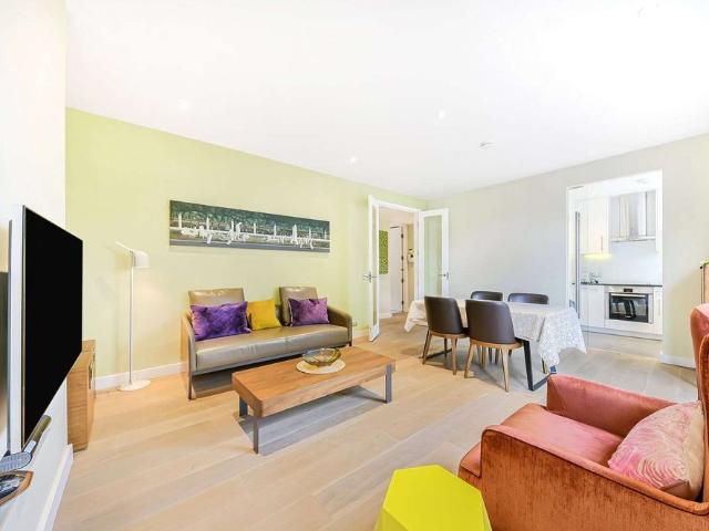 Well presented 2 bedroom apartment in a secure gated building located moments from Belsize Park Station