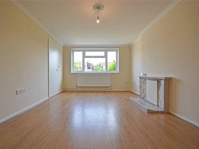 Well presented 2 bedroom ground floor apartment situated just to the north of the City with excellent access to A14, M11 & science parks. GCH. Rear garden. External storage cupboard and Garage. On street parking. Unfurnished