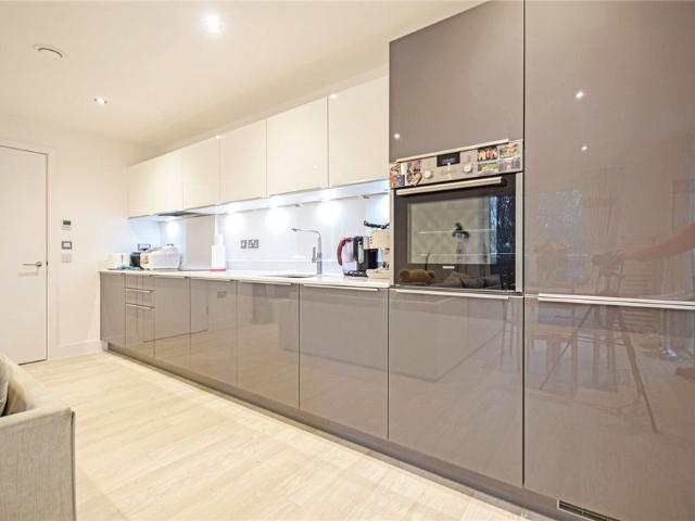 Well presented 2 bedroom first floor apartment set within the grounds of Homerton College and within walking distance of both the Railway Station and Leisure complex. Allocated Parking. Under floor heating throughout. Furnished