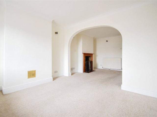 Well Presented 2 bedroom terraced house for rent in Cambridge with easy access to the City centre, Science Park, A14, M11 & within walking distance of the City centre. Permit parking. GCH. Unfurnished
