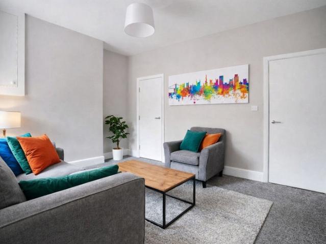 Well presented 3 bed house available NOW!