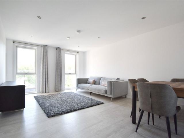 Well presented 3 bedroom second floor apartment set within the grounds of Homerton College and within walking distance of both the Railway Station and Leisure complex. Under floor heating throughout. Furnished