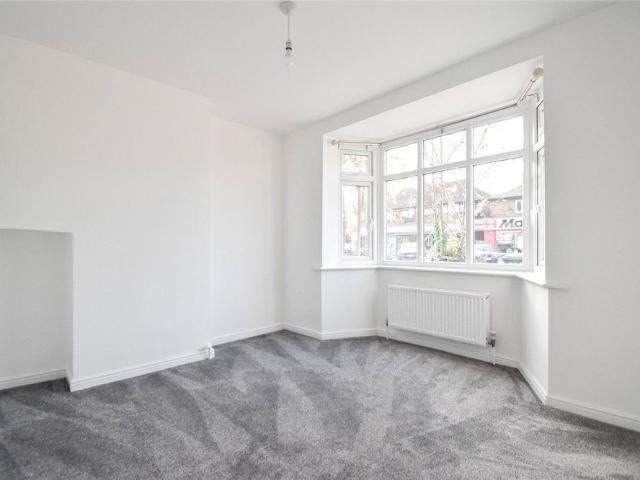 Well presented 3 bedroom semi detached house to rent in Cambridge offering excellent access to the City centre, Science Park, A14 & M11. GCH. Local amenities close by. Driveway parking for 2/3 cars. Unfurnished