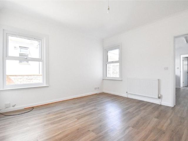 Well presented 3 bedroom semi detached house situated just outside the City Centre. Rear garden. GCH. Off street parking. Easy access to City centre & Addenbrookes Hospital. Unfurnished