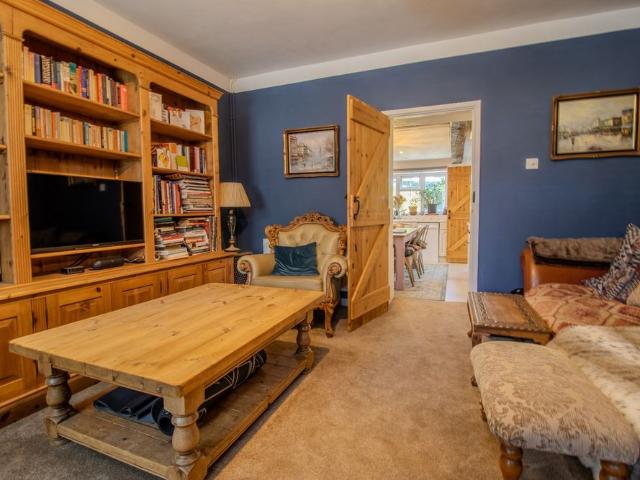 Well presented three bedroom terraced property, in the popular village of Briston