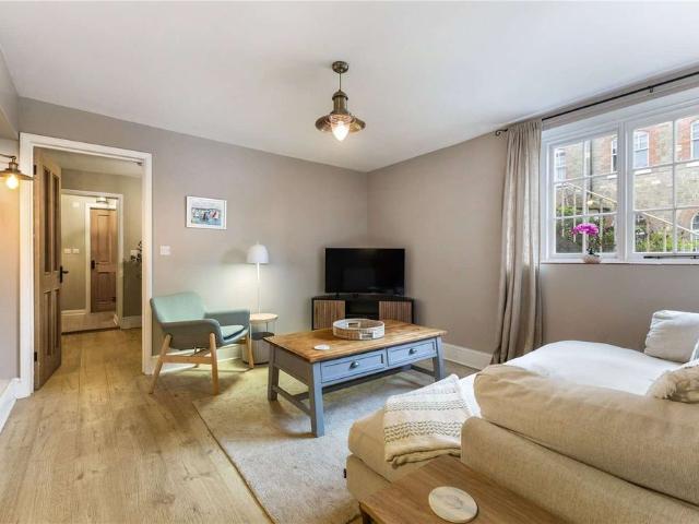 Well presented two bedroom property in the heart of the market town of Petworth