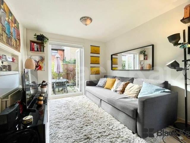Well presented Mid Century House with beautiful south facing garden
