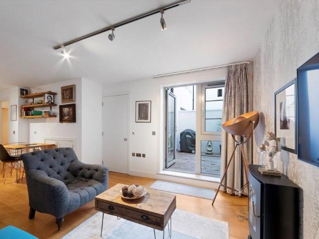 Well presented one bedroom apartment located in a quiet walkway in the heart of Bloomsbury