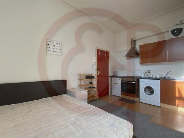 Well priced studio Shepherds Bush