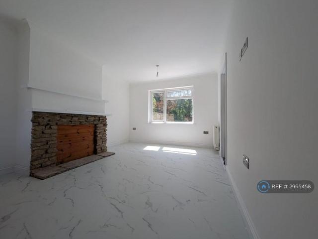 Well Road, Barnet, EN5 3 bed terraced house to rent £2,650 pcm £612 pw