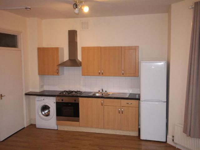 Well Street, Hackney E9, 2 bed flat to rent, £2,350 pcm | PrimeLocation