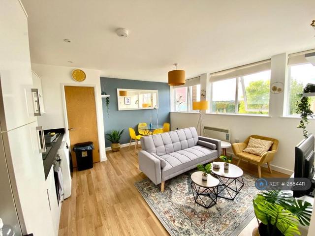 Wella Road, Basingstoke, RG22 2 bed flat to rent £2,700 pcm £623 pw