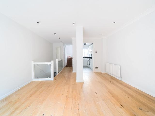 Welland Mews, Wapping E1W, 3 bed terraced house to rent, £3,400 pcm | PrimeLocation
