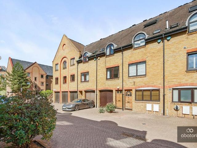 Welland Mews, Wapping, London, E1W 3 bed terraced house to rent £3,397 pcm £784 pw