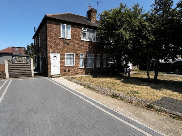 Welland Gardens, Perivale UB6, 2 bed maisonette to rent, £2,000 pcm | PrimeLocation