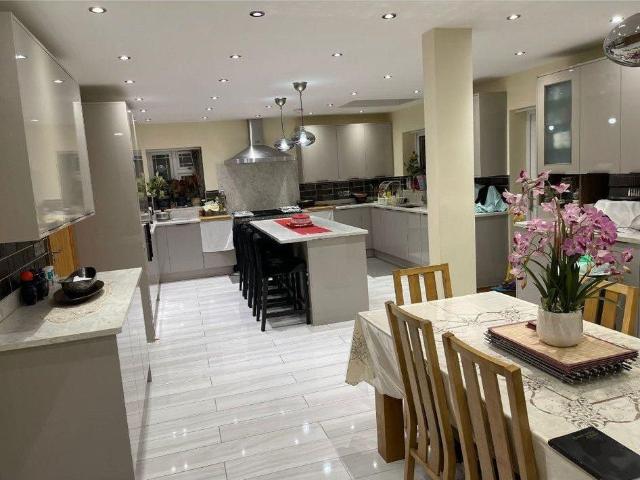 Wellgate Road, Room 1, Luton LU4, Room to rent, £700 pcm | PrimeLocation