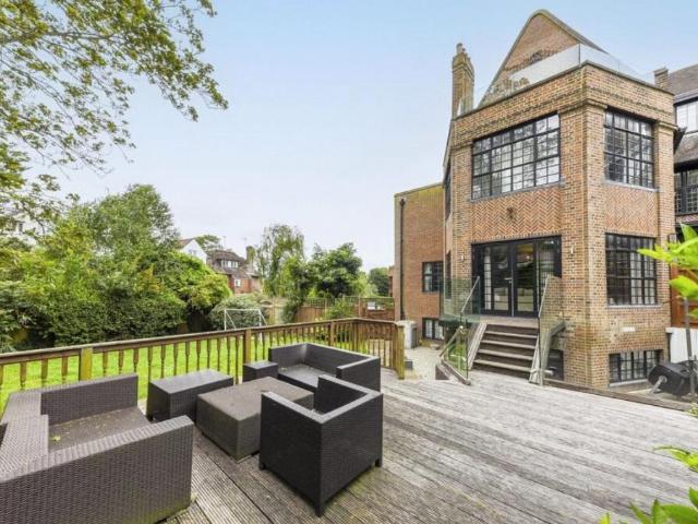 Wellgarth Road London NW11 5 bed terraced house to rent £14,000 pcm £3,231 pw