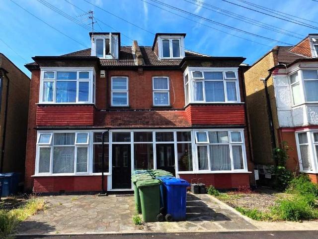 Welldon Crescent, Harrow 1 bed apartment to rent £1,600 pcm £369 pw