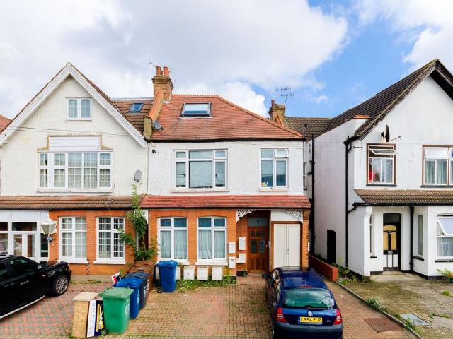 Welldon Crescent, Harrow HA1, Studio to rent, £1,100 pcm | PrimeLocation