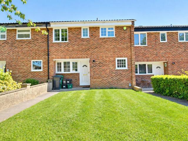 Wellers Grove, Cheshunt EN7 3 bed terraced house to rent £2,150 pcm £496 pw
