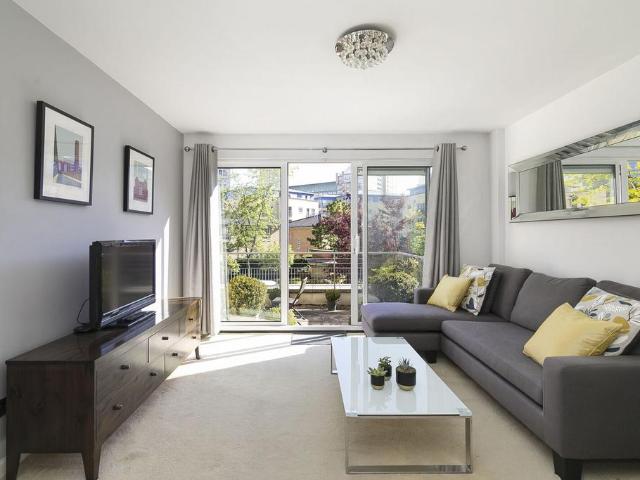 Welles Court, E14, Canary Wharf. 1 bed flat to rent £1,900 pcm £438 pw