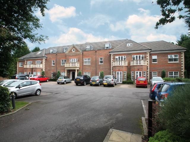 Wellesley Court, Crowthorne RG45 2 bed apartment to rent £1,550 pcm £358 pw