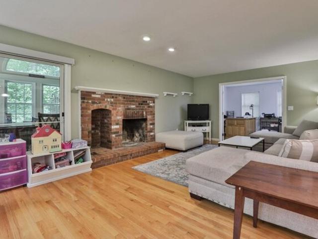 Wellesley Dr, Bedford, Home For Sale