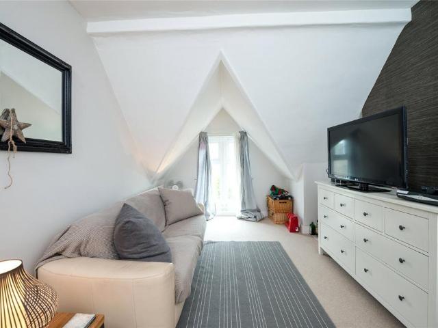 Wellesley Road, Chiswick, London, W4 1 bed flat to rent £2,000 pcm £462 pw
