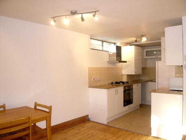 Wellesley Road, Chiswick, London W4, 2 bed flat to rent, £2,250 pcm | PrimeLocation