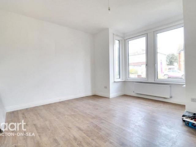 Wellesley Road, Clacton on sea 4 bed end of terrace house to rent £1,950 pcm £450 pw