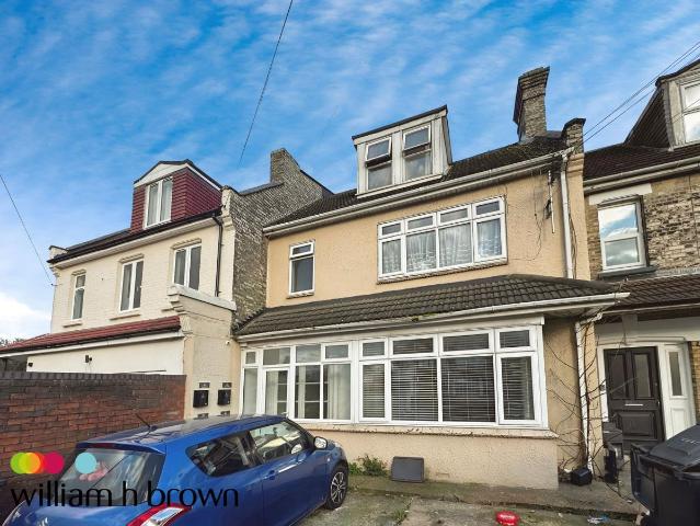Wellesley Road, Clacton On Sea CO15, 1 bed flat to rent, £925 pcm | PrimeLocation