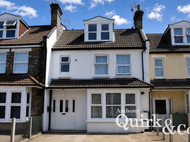 Wellesley Road, Clacton On Sea CO15, 2 bed flat to rent, £950 pcm | PrimeLocation