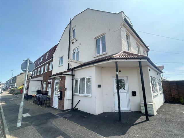 Wellesley Road, Clacton On Sea, Essex CO15, 1 bed flat to rent, £700 pcm | PrimeLocation