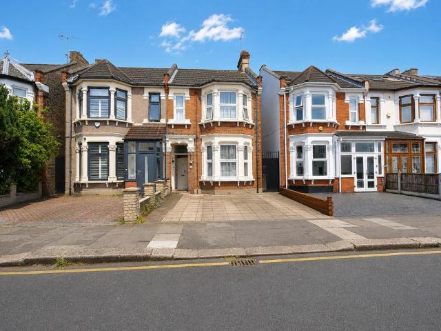 Wellesley Road, Ilford, IG1 2 bed ground floor flat to rent £1,750 pcm £404 pw